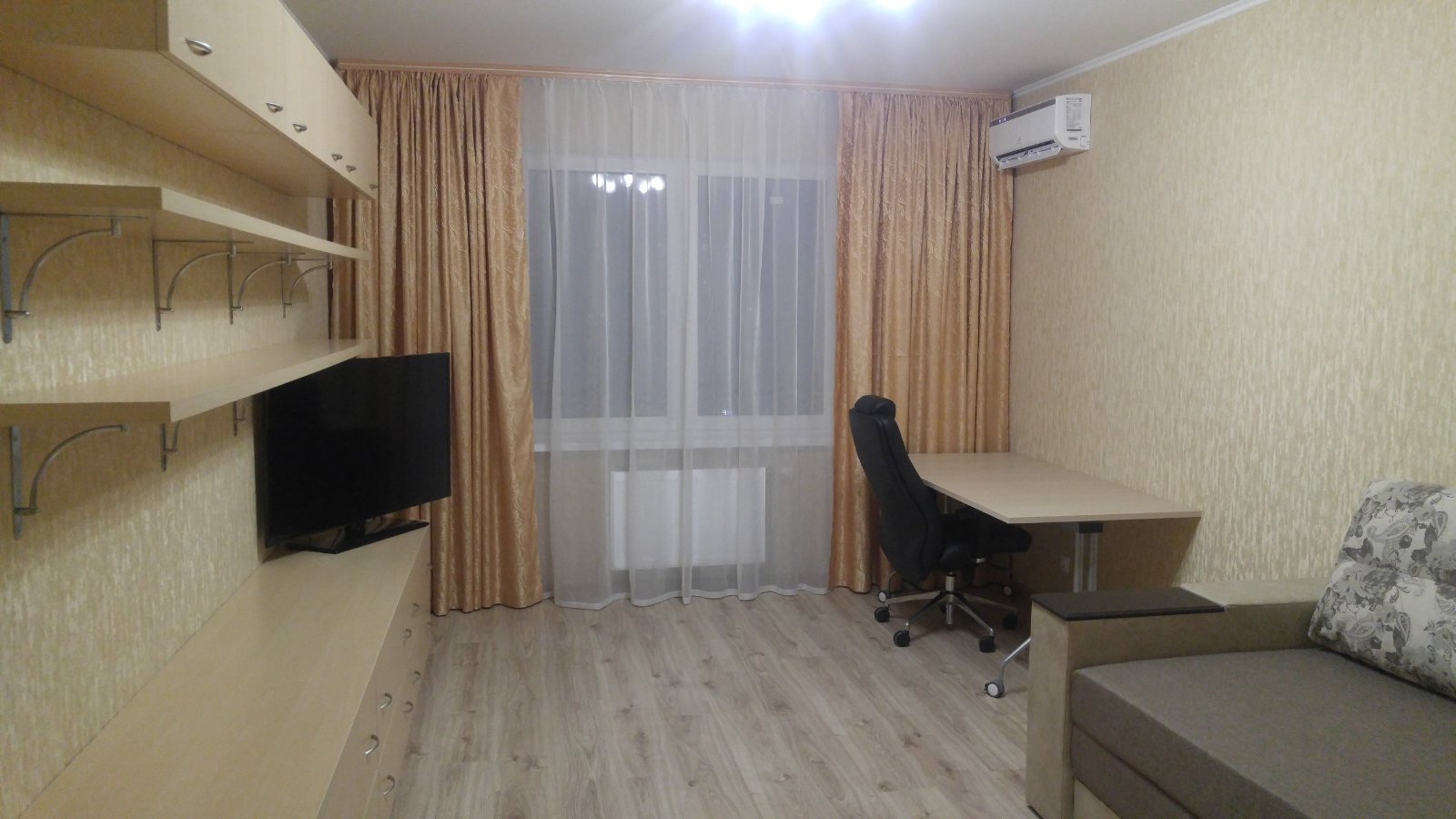 1 к квартира з лоджією та гардеробом за вул Михайла Донця Оренда квартир в Києві