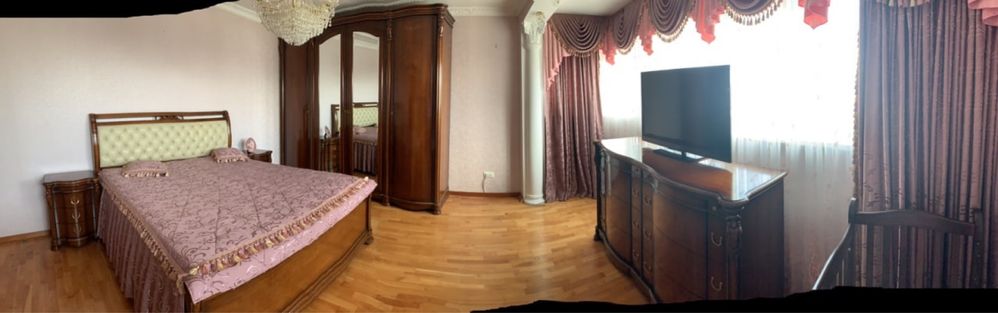 Простора 3-к. квартира з панорамним виглядом і ремонтом за вул. Раїси ...